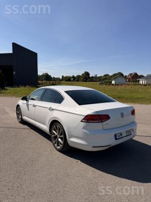 Balts Volkswagen Passat B8 2018 Rīga, ar dzinēja tilpumu 2.00 L un nobraukumu 135 tūkst. km par 14900 €, foto  vietnē AUTOMOTO.COM.LV