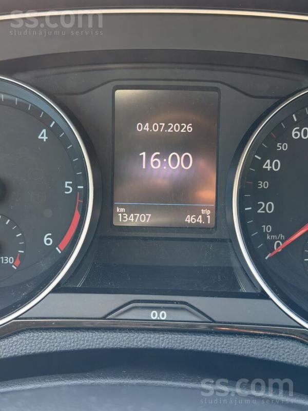 White Volkswagen Passat B8 2018 in Riga, with an engine capacity of 2.00 L and mileage of 135 thousand km for 14900 €, photo 7 on AUTOMOTO.COM.LV
