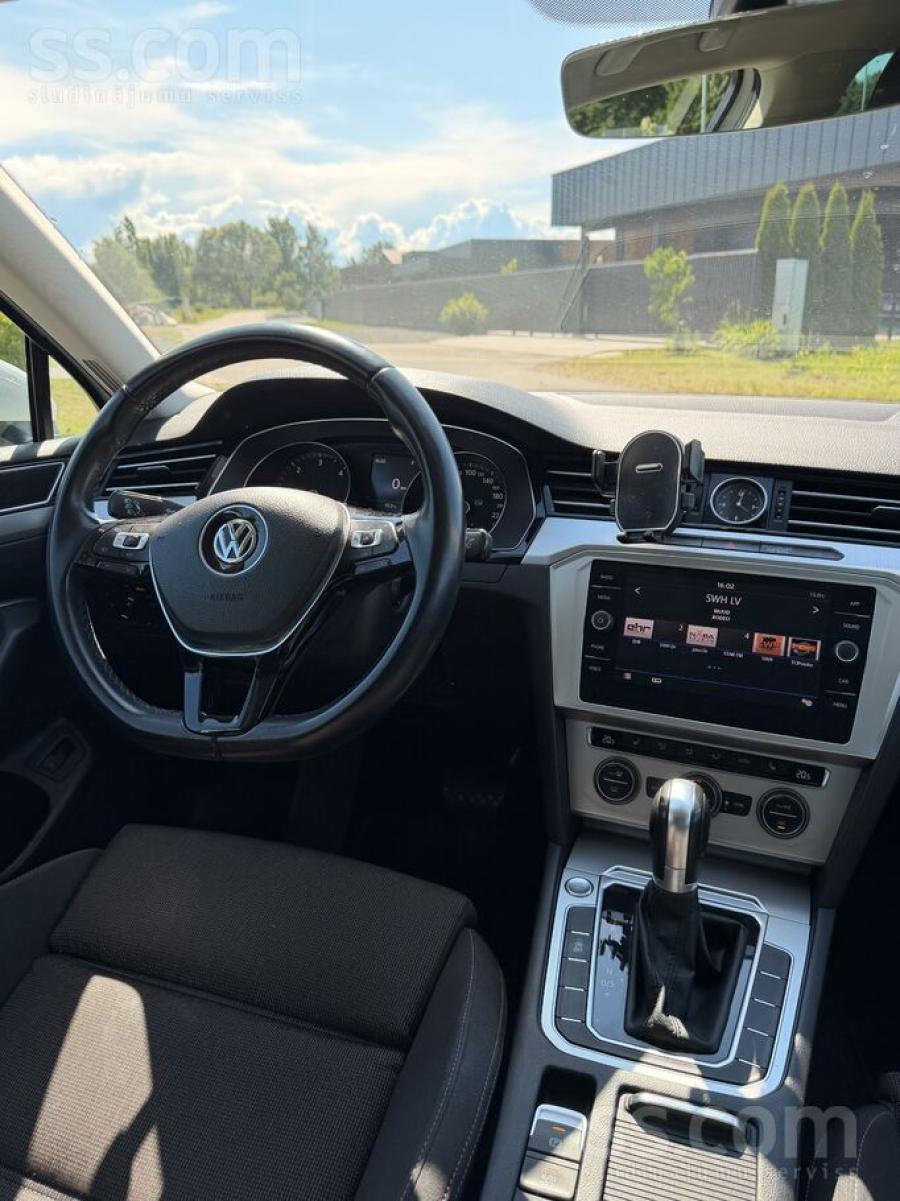 Balts Volkswagen Passat B8 2018 Rīga, ar dzinēja tilpumu 2.00 L un nobraukumu 135 tūkst. km par 14900 €, foto 9 vietnē AUTOMOTO.COM.LV