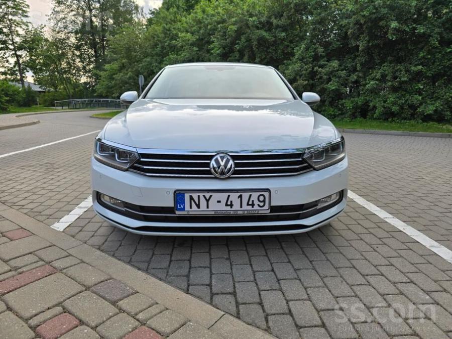 White Volkswagen Passat B8 2019 in Riga, with an engine capacity of 1.50 L and mileage of 131 thousand km for 14500 €, photo 3 on AUTOMOTO.COM.LV