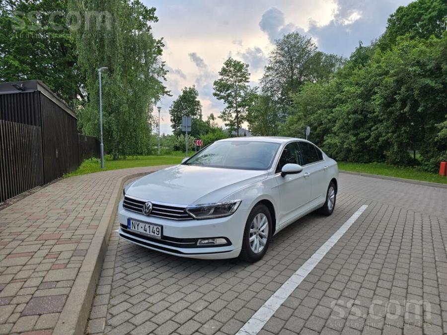 White Volkswagen Passat B8 2019 in Riga, with an engine capacity of 1.50 L and mileage of 131 thousand km for 14500 €, photo 5 on AUTOMOTO.COM.LV
