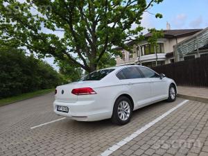 White Volkswagen Passat B8 2019 in Riga, with an engine capacity of 1.50 L and mileage of 131 thousand km for 14500 €, photo 7 on AUTOMOTO.COM.LV