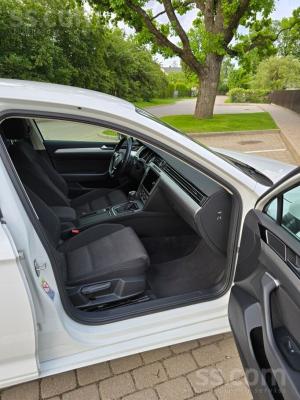 White Volkswagen Passat B8 2019 in Riga, with an engine capacity of 1.50 L and mileage of 131 thousand km for 14500 €, photo 8 on AUTOMOTO.COM.LV