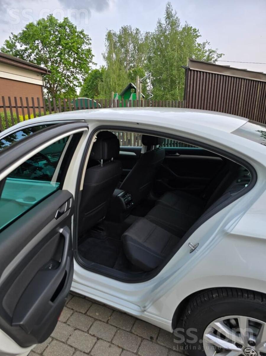 White Volkswagen Passat B8 2019 in Riga, with an engine capacity of 1.50 L and mileage of 131 thousand km for 14500 €, photo 12 on AUTOMOTO.COM.LV