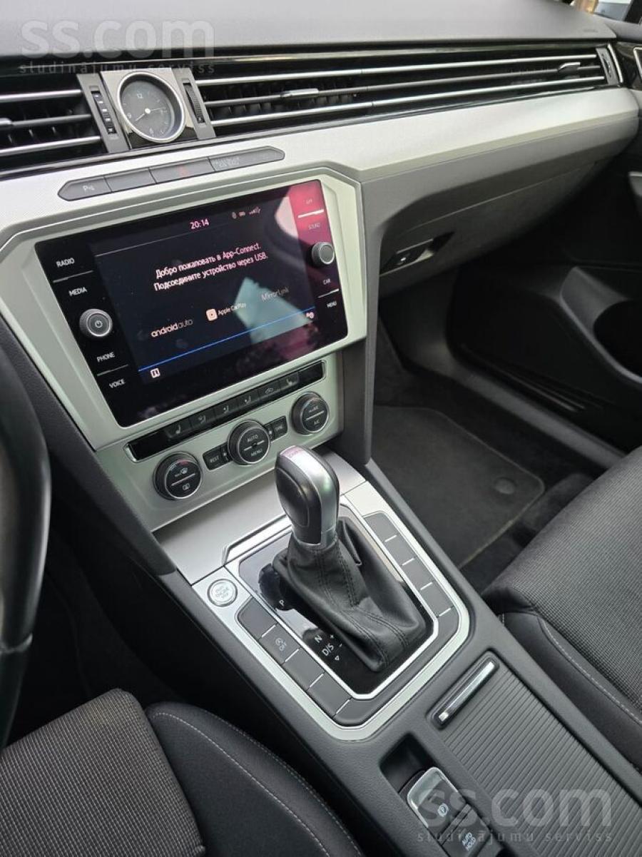 White Volkswagen Passat B8 2019 in Riga, with an engine capacity of 1.50 L and mileage of 131 thousand km for 14500 €, photo 14 on AUTOMOTO.COM.LV