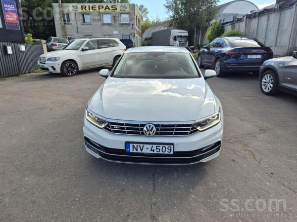 White Volkswagen Passat B8 2019 in Riga, with an engine capacity of 1.50 L and mileage of 184 thousand km for 14990 €, photo 4 on AUTOMOTO.COM.LV