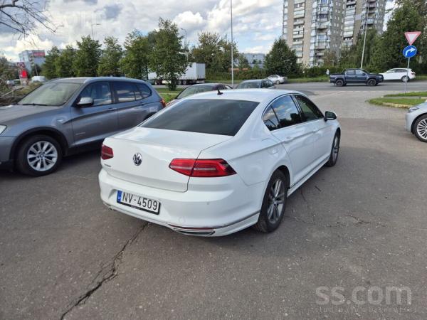 White Volkswagen Passat B8 2019 in Riga, with an engine capacity of 1.50 L and mileage of 184 thousand km for 14990 €, photo 7 on AUTOMOTO.COM.LV