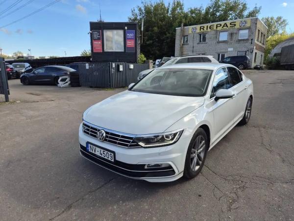 Balts Volkswagen Passat B8 2019 Rīga, ar dzinēja tilpumu 1.50 L un nobraukumu 184 tūkst. km par 14990 €, foto 1 vietnē AUTOMOTO.COM.LV