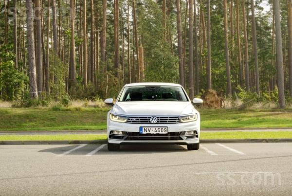 Balts Volkswagen Passat B8 2019 Rīga, ar dzinēja tilpumu 1.50 L un nobraukumu 184 tūkst. km par 14990 €, foto 4 vietnē AUTOMOTO.COM.LV
