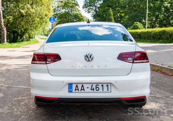 Balts Volkswagen Passat B8 2020 Cēsis, ar dzinēja tilpumu 2.00 L un nobraukumu 105 tūkst. km par 18500 €, foto 3 vietnē AUTOMOTO.COM.LV