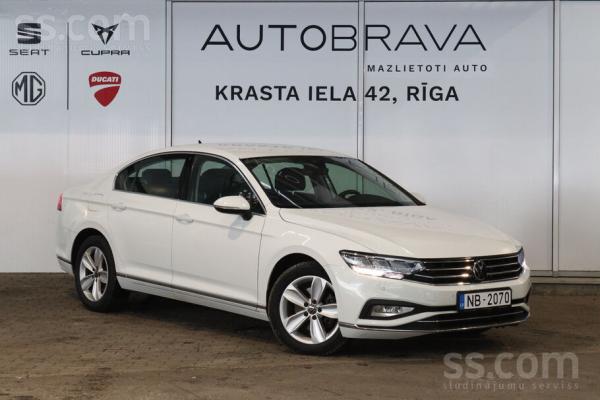 White Volkswagen Passat B8 2021 in Riga, with an engine capacity of 1.50 L and mileage of 115 thousand km for 19000 €, photo 3 on AUTOMOTO.COM.LV