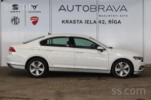 White Volkswagen Passat B8 2021 in Riga, with an engine capacity of 1.50 L and mileage of 115 thousand km for 19000 €, photo 5 on AUTOMOTO.COM.LV