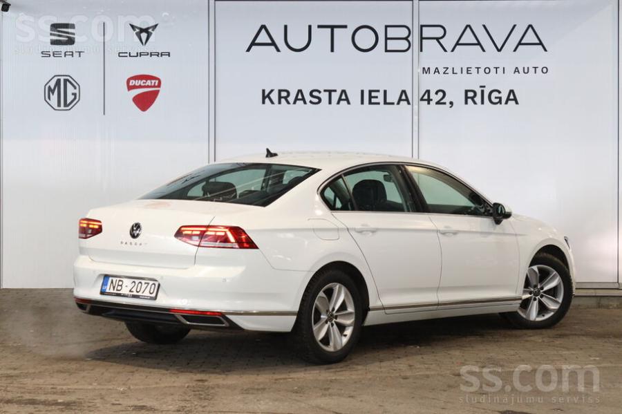 White Volkswagen Passat B8 2021 in Riga, with an engine capacity of 1.50 L and mileage of 115 thousand km for 19000 €, photo 6 on AUTOMOTO.COM.LV