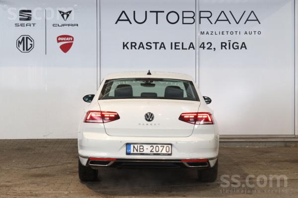 White Volkswagen Passat B8 2021 in Riga, with an engine capacity of 1.50 L and mileage of 115 thousand km for 19000 €, photo 7 on AUTOMOTO.COM.LV