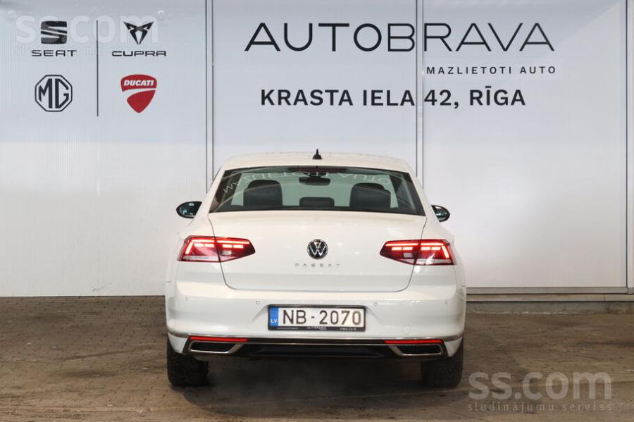 White Volkswagen Passat B8 2021 in Riga, with an engine capacity of 1.50 L and mileage of 115 thousand km for 19000 €, photo 7 on AUTOMOTO.COM.LV