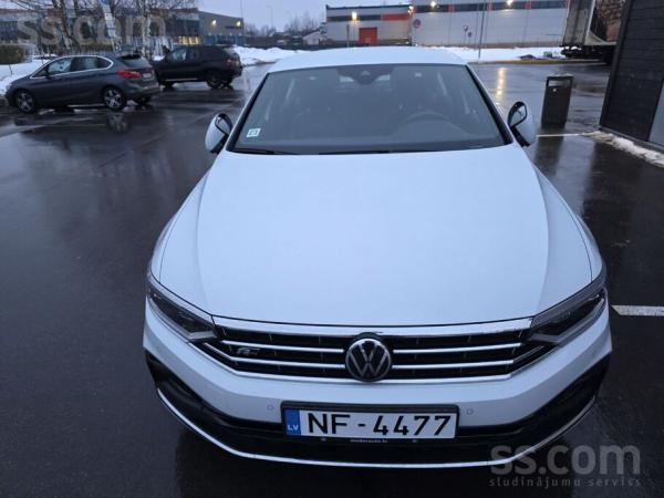 Balts Volkswagen Passat B8 2022 Rīga, ar dzinēja tilpumu 2.00 L un nobraukumu 67 tūkst. km par 29000 €, foto 4 vietnē AUTOMOTO.COM.LV
