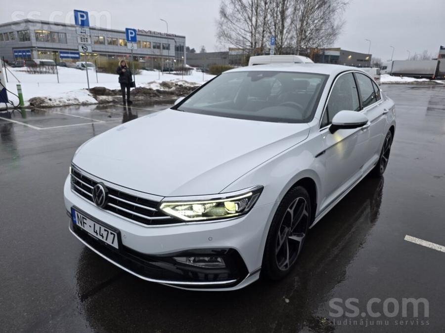 Balts Volkswagen Passat B8 2022 Rīga, ar dzinēja tilpumu 2.00 L un nobraukumu 67 tūkst. km par 29000 €, foto 21 vietnē AUTOMOTO.COM.LV