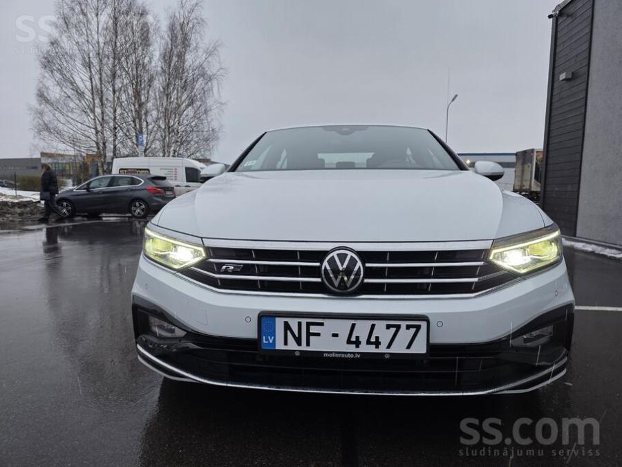 Balts Volkswagen Passat B8 2022 Rīga, ar dzinēja tilpumu 2.00 L un nobraukumu 67 tūkst. km par 29000 €, foto 22 vietnē AUTOMOTO.COM.LV