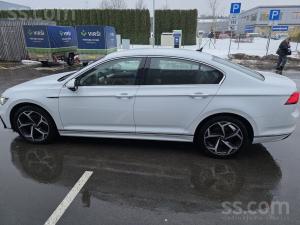 Balts Volkswagen Passat B8 2022 Rīga, ar dzinēja tilpumu 2.00 L un nobraukumu 67 tūkst. km par 29000 €, foto 24 vietnē AUTOMOTO.COM.LV