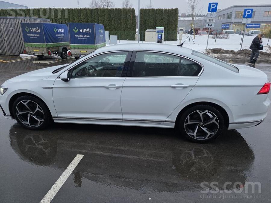Balts Volkswagen Passat B8 2022 Rīga, ar dzinēja tilpumu 2.00 L un nobraukumu 67 tūkst. km par 29000 €, foto 24 vietnē AUTOMOTO.COM.LV