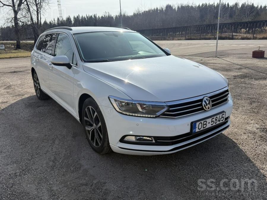 White Volkswagen Passat B8 2015 in Tukums, with an engine capacity of 1.60 L and mileage of 0 thousand km for 7999 €, photo 4 on AUTOMOTO.COM.LV