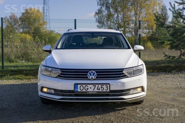 White Volkswagen Passat B8 2015 in Riga, with an engine capacity of 1.60 L and mileage of 375 thousand km for 8790 €, photo 2 on AUTOMOTO.COM.LV