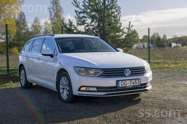 White Volkswagen Passat B8 2015 in Riga, with an engine capacity of 1.60 L and mileage of 375 thousand km for 8790 €, photo 3 on AUTOMOTO.COM.LV