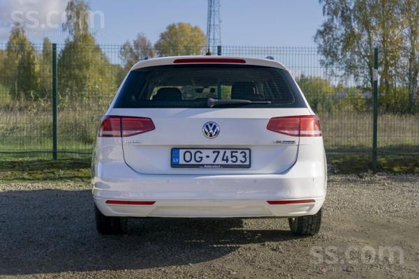 White Volkswagen Passat B8 2015 in Riga, with an engine capacity of 1.60 L and mileage of 375 thousand km for 8790 €, photo 5 on AUTOMOTO.COM.LV
