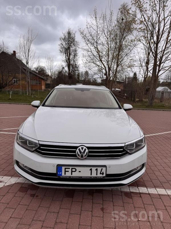 White Volkswagen Passat B8 2015 in Preili, with an engine capacity of 2.00 L and mileage of 304 thousand km for 8500 €, photo 5 on AUTOMOTO.COM.LV