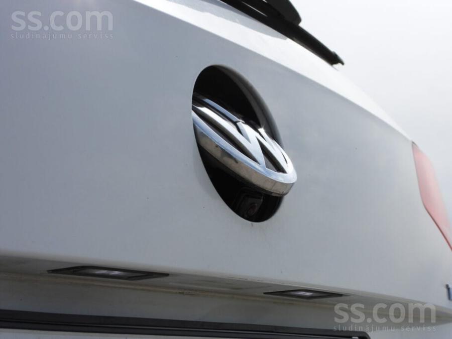 White Volkswagen Passat B8 2015 in Riga, with an engine capacity of 1.60 L and mileage of 375 thousand km for 7200 €, photo 10 on AUTOMOTO.COM.LV