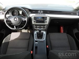 White Volkswagen Passat B8 2015 in Riga, with an engine capacity of 1.60 L and mileage of 375 thousand km for 7200 €, photo 12 on AUTOMOTO.COM.LV