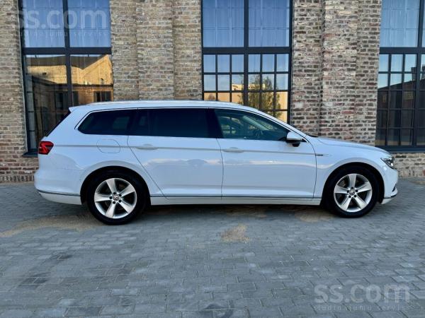 White Volkswagen Passat B8 2015 in Riga, with an engine capacity of 2.00 L and mileage of 314 thousand km for 7700 €, photo 6 on AUTOMOTO.COM.LV