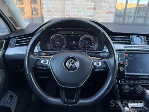 White Volkswagen Passat B8 2015 in Riga, with an engine capacity of 2.00 L and mileage of 314 thousand km for 7700 €, photo 9 on AUTOMOTO.COM.LV