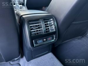 White Volkswagen Passat B8 2015 in Riga, with an engine capacity of 2.00 L and mileage of 314 thousand km for 7700 €, photo 12 on AUTOMOTO.COM.LV