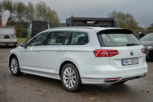 White Volkswagen Passat B8 2015 in Liepaja, with an engine capacity of 1.60 L and mileage of 329 thousand km for 12850 €, photo 3 on AUTOMOTO.COM.LV