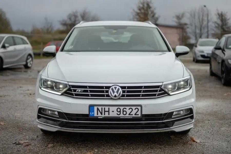 White Volkswagen Passat B8 2015 in Liepaja, with an engine capacity of 1.60 L and mileage of 329 thousand km for 12850 €, photo 7 on AUTOMOTO.COM.LV