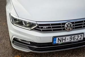 White Volkswagen Passat B8 2015 in Liepaja, with an engine capacity of 1.60 L and mileage of 329 thousand km for 12850 €, photo 8 on AUTOMOTO.COM.LV