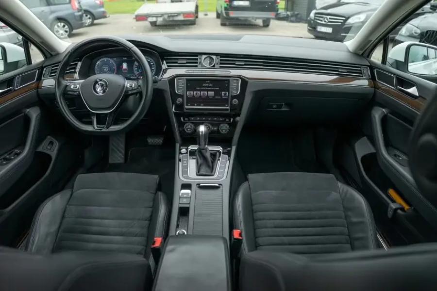 White Volkswagen Passat B8 2015 in Liepaja, with an engine capacity of 1.60 L and mileage of 329 thousand km for 12850 €, photo 9 on AUTOMOTO.COM.LV