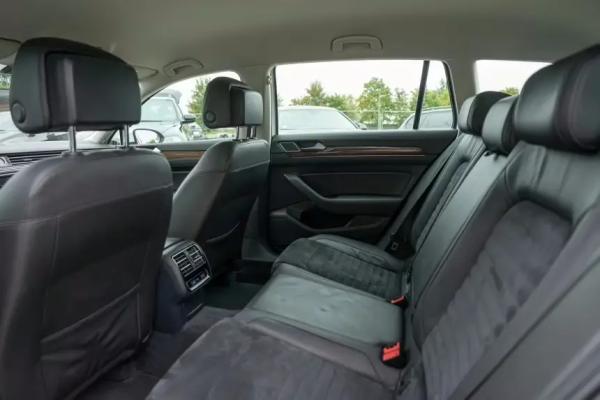 Balts Volkswagen Passat B8 2015 Liepāja, ar dzinēja tilpumu 1.60 L un nobraukumu 329 tūkst. km par 12850 €, foto 10 vietnē AUTOMOTO.COM.LV