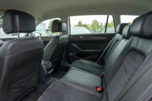 White Volkswagen Passat B8 2015 in Liepaja, with an engine capacity of 1.60 L and mileage of 329 thousand km for 12850 €, photo 11 on AUTOMOTO.COM.LV