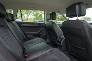 White Volkswagen Passat B8 2015 in Liepaja, with an engine capacity of 1.60 L and mileage of 329 thousand km for 12850 €, photo 14 on AUTOMOTO.COM.LV