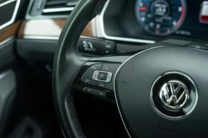 White Volkswagen Passat B8 2015 in Liepaja, with an engine capacity of 1.60 L and mileage of 329 thousand km for 12850 €, photo 23 on AUTOMOTO.COM.LV
