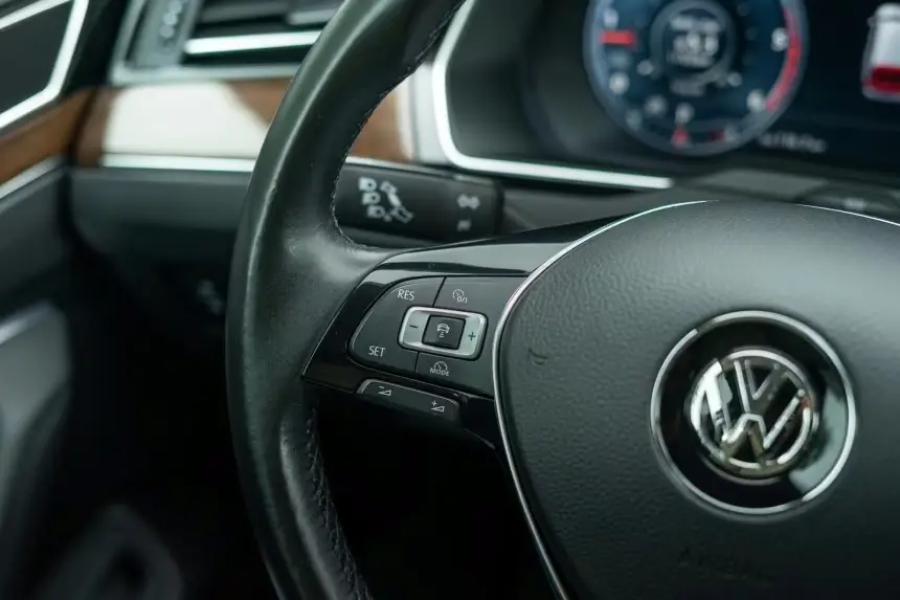 White Volkswagen Passat B8 2015 in Liepaja, with an engine capacity of 1.60 L and mileage of 329 thousand km for 12850 €, photo 23 on AUTOMOTO.COM.LV