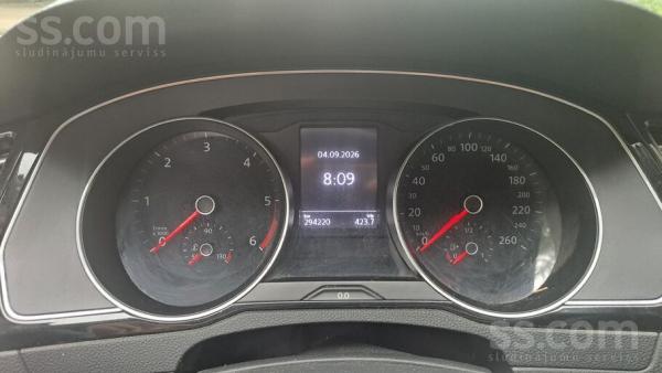 Balts Volkswagen Passat B8 2015 Rīga, ar dzinēja tilpumu 2.00 L un nobraukumu 294 tūkst. km par 6500 €, foto 6 vietnē AUTOMOTO.COM.LV