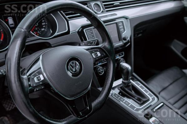 White Volkswagen Passat B8 2015 in Valka, with an engine capacity of 2.00 L and mileage of 336 thousand km for 12000 €, photo 8 on AUTOMOTO.COM.LV