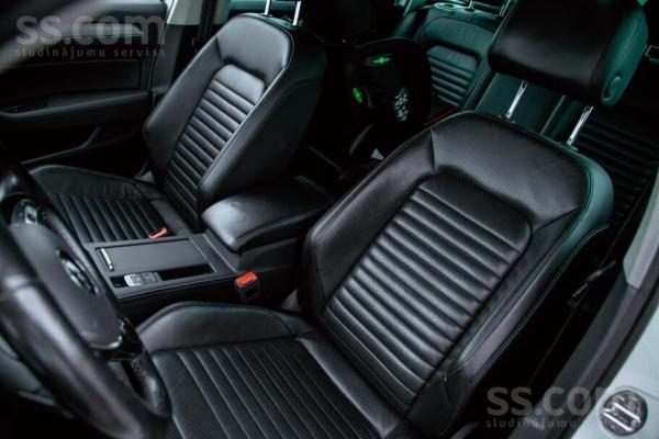 White Volkswagen Passat B8 2015 in Valka, with an engine capacity of 2.00 L and mileage of 336 thousand km for 12000 €, photo 9 on AUTOMOTO.COM.LV