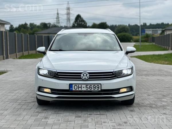 White Volkswagen Passat B8 2016 in Riga, with an engine capacity of 2.00 L and mileage of 296 thousand km for 8650 €, photo 5 on AUTOMOTO.COM.LV