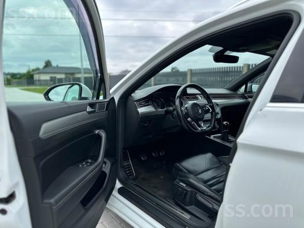 White Volkswagen Passat B8 2016 in Riga, with an engine capacity of 2.00 L and mileage of 296 thousand km for 8650 €, photo 9 on AUTOMOTO.COM.LV
