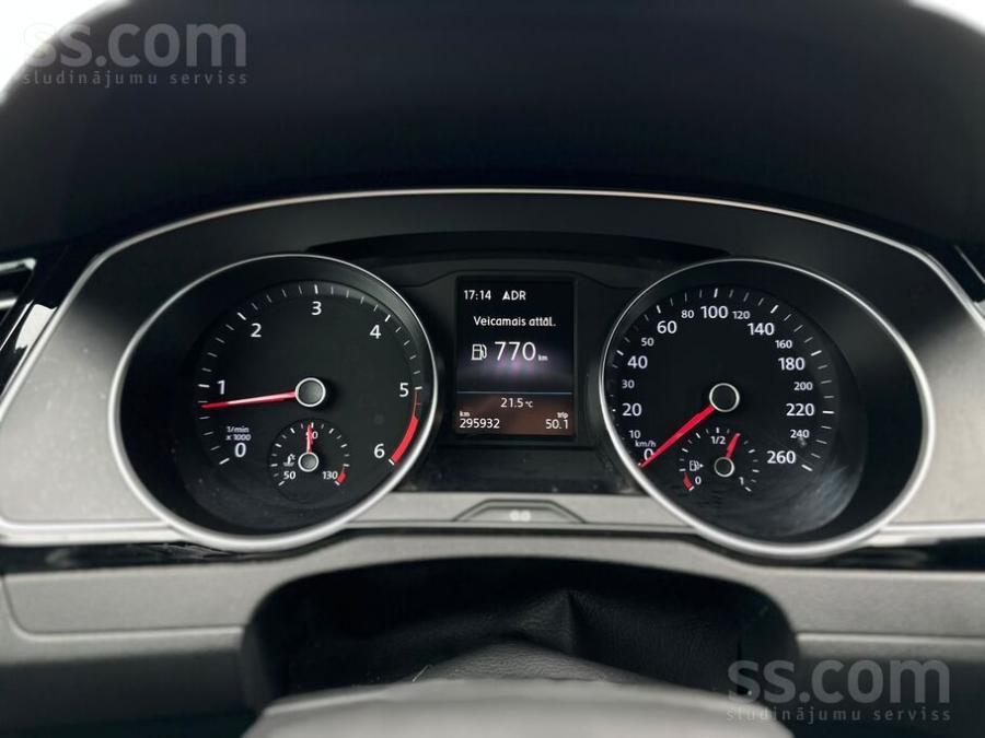 Balts Volkswagen Passat B8 2016 Rīga, ar dzinēja tilpumu 2.00 L un nobraukumu 296 tūkst. km par 8650 €, foto 15 vietnē AUTOMOTO.COM.LV