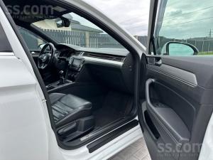 Balts Volkswagen Passat B8 2016 Rīga, ar dzinēja tilpumu 2.00 L un nobraukumu 296 tūkst. km par 8650 €, foto 22 vietnē AUTOMOTO.COM.LV